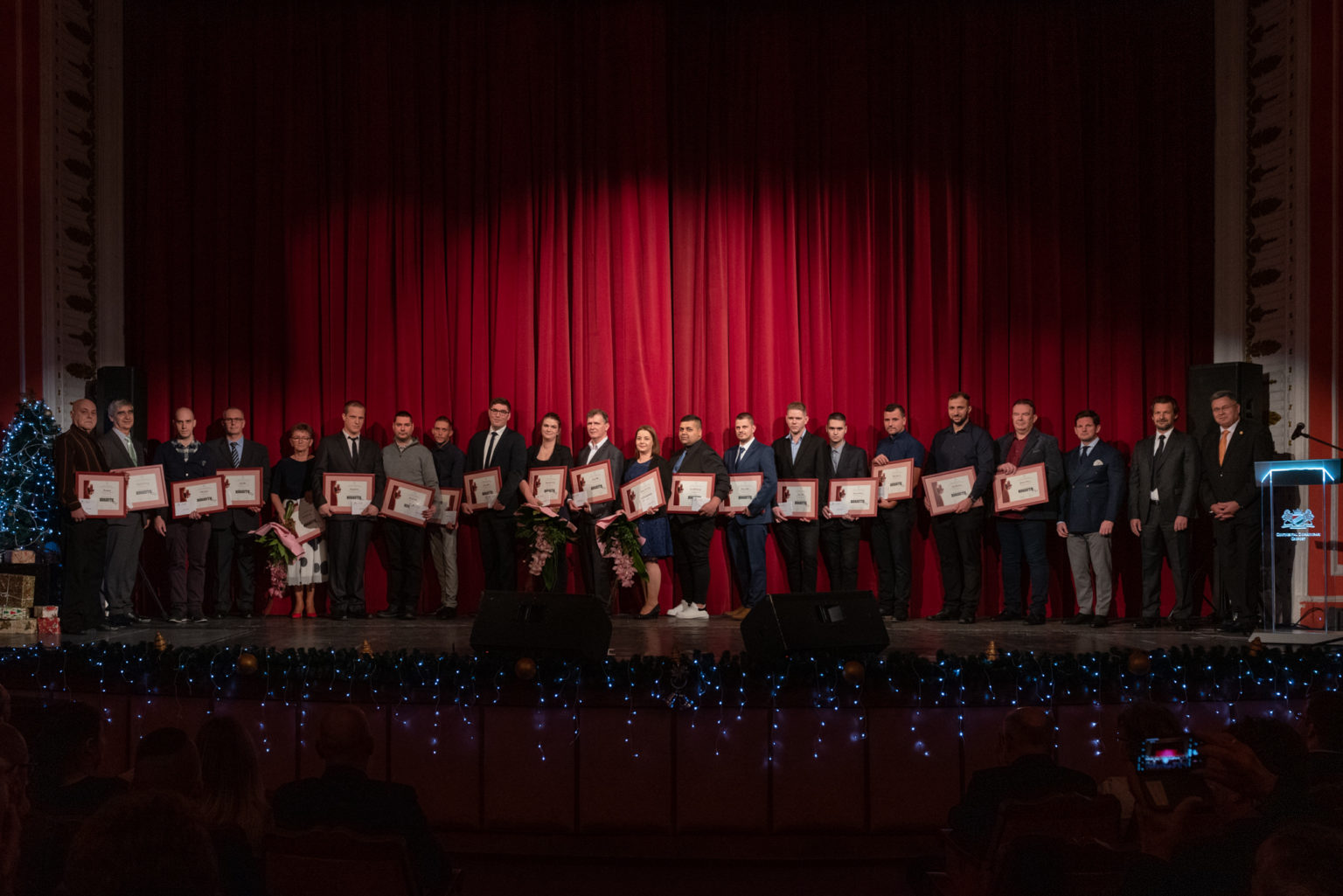 In 2022 a record number of 20 employees were awarded with Continental ...